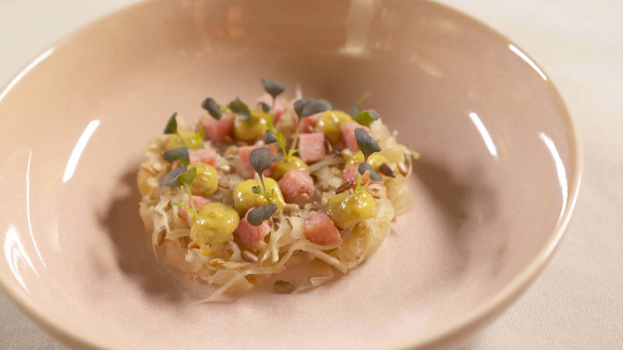 Choucroute au saucisson neuvevillois chez Manuel Hotz - Canal Alpha