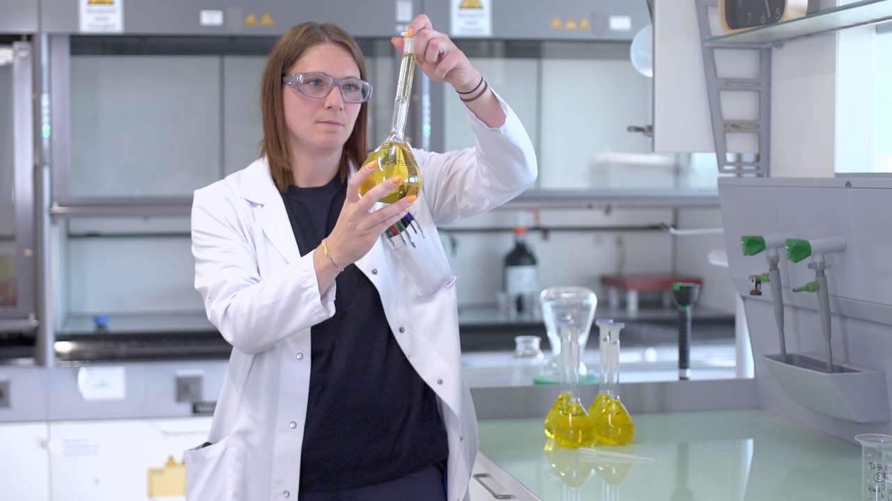 Laura Re - Canal Alpha