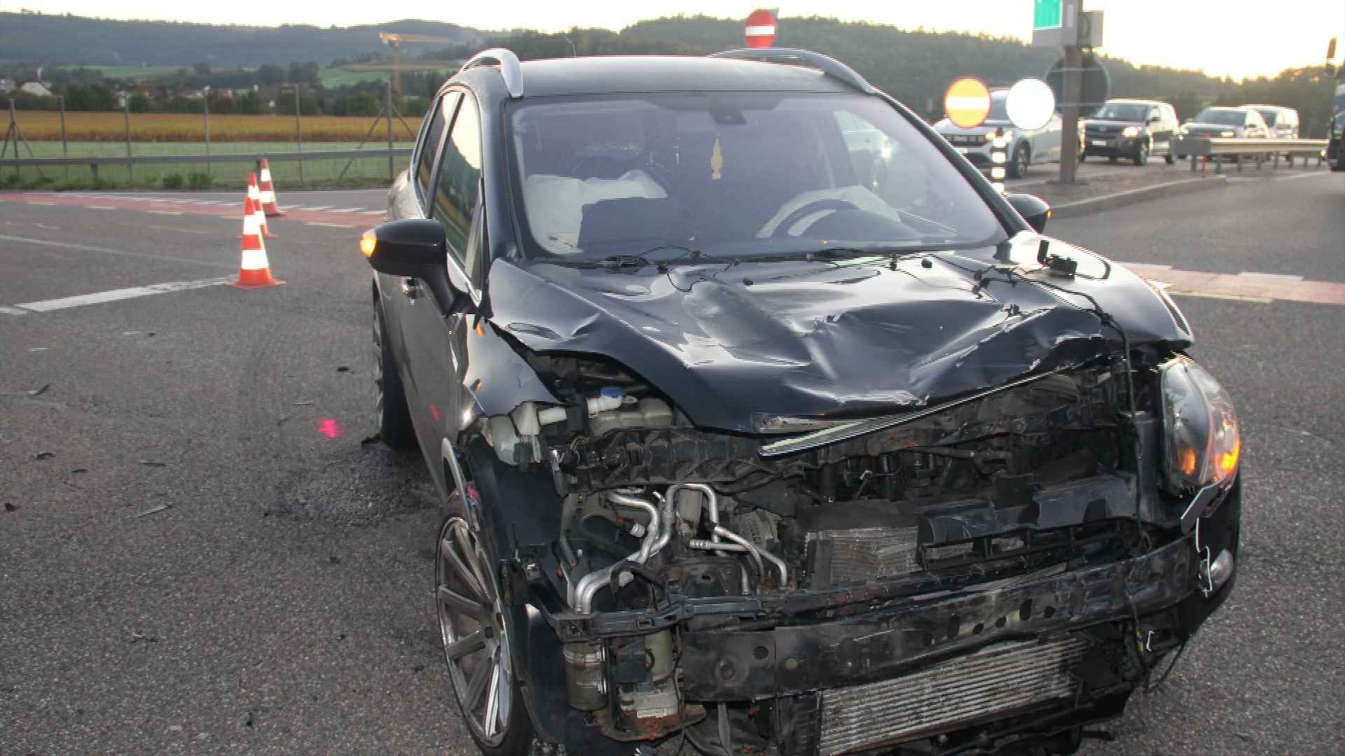 Violente collision entre une voiture et un motard - Canal Alpha